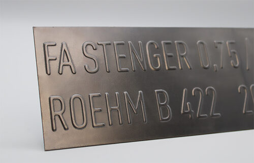 Prägeschilder: Individuelle Schilder mit Struktur